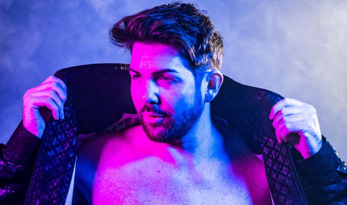 'Everyone says I look like Adam Lambert and I even fooled the paparazzi ...