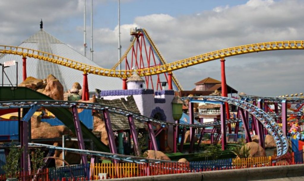Cops close Skegness road after 'murder' probe near Fantasy Island Theme ...